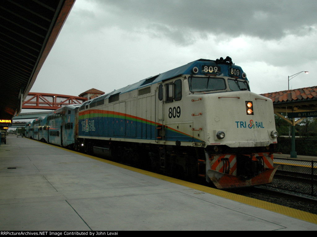 Tri-Rail F40PHR # 809 at FTL-Broward Blvd Station, heading to Hialeah ...