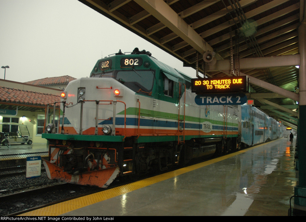 F40PHL-2 on the rear of a Tri3Rail train.