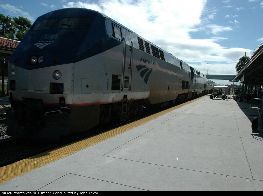 Amtrak Silver Star Train # 92 arriving at FTL
