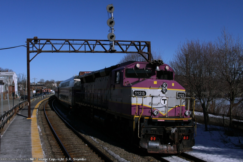 MBTA 1125 pushes 2410 after waiting for 2409 to clear the single track.