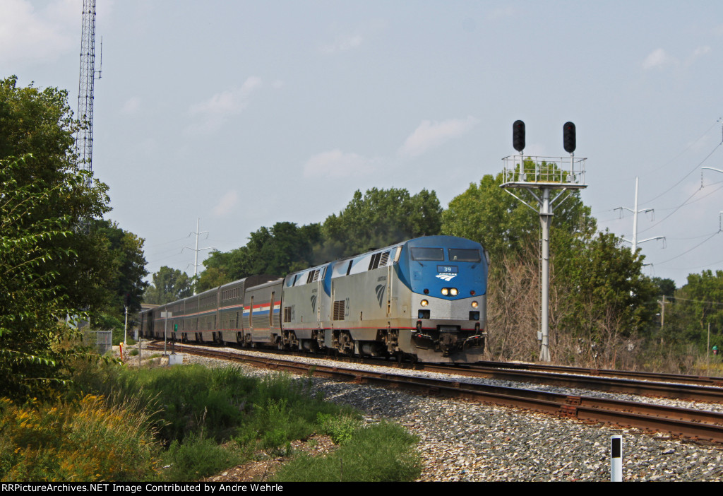 AMTK 39 departs town on the point of the eastbound Empire Builder