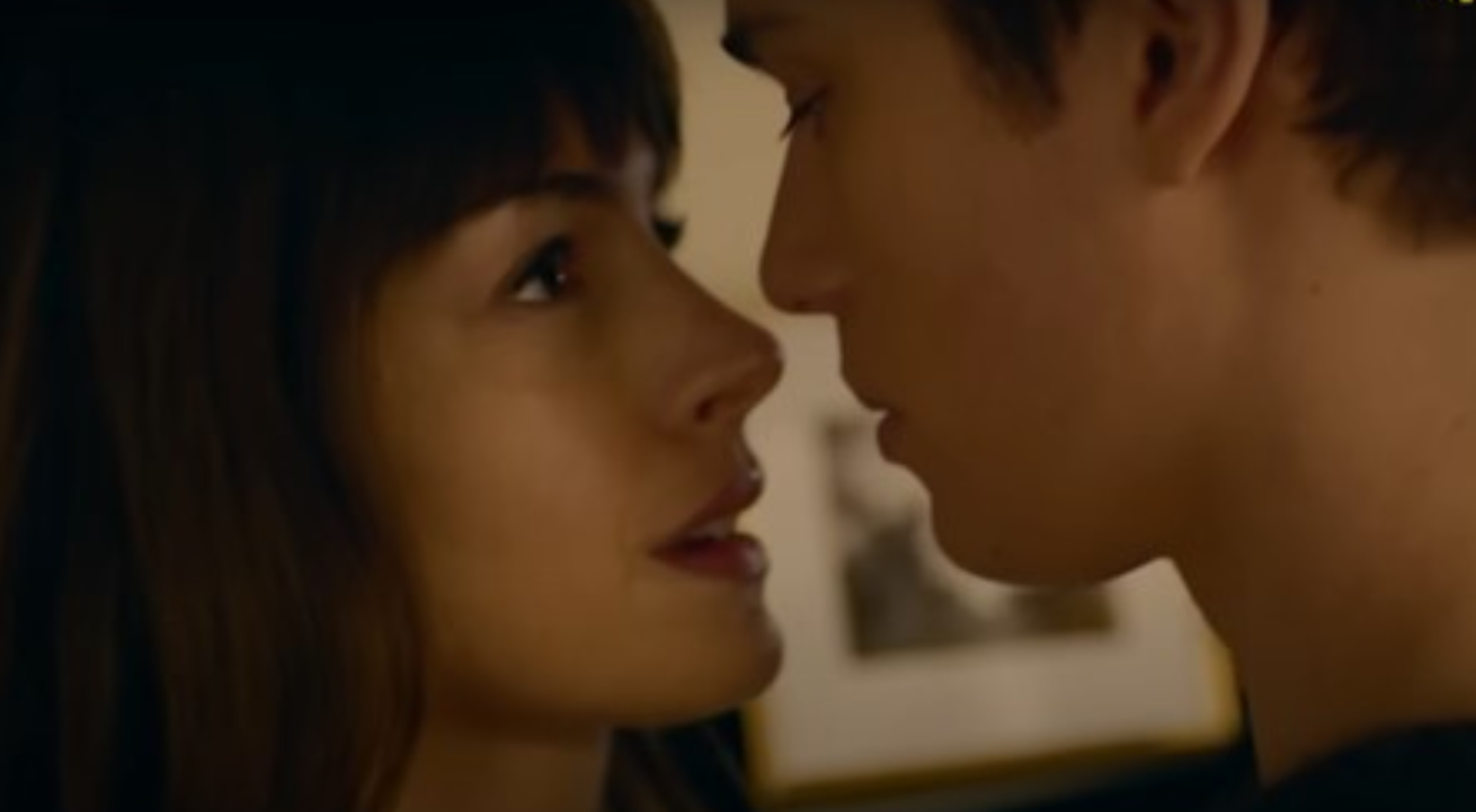 ‘La idea de ti’: los prejuicios de una sociedad que juzga el amor entre una mujer mayor y un ...