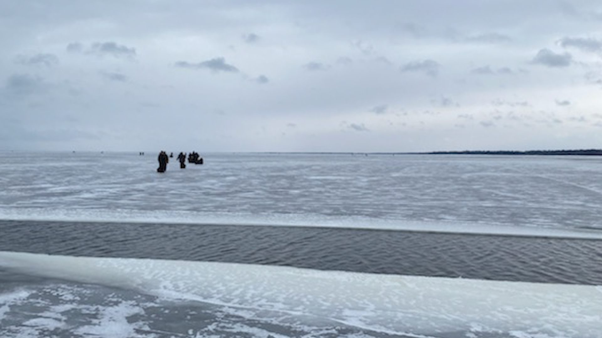 100+ Rescued After Ice Breaks Free - Videos from The Weather Channel