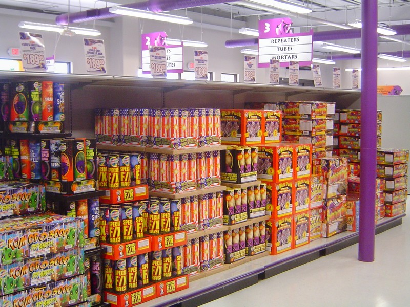 Phantom Fireworks : Locations : Phantom of Ft. Myers