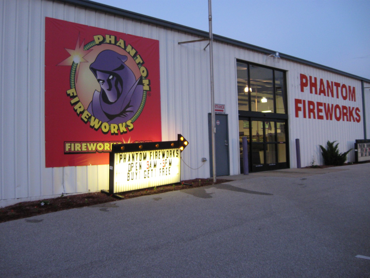 Phantom Fireworks : Locations : Phantom of Herculaneum