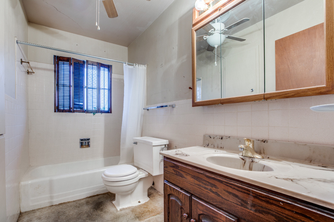 7823 Bronco Ln, San Antonio, TX 78227