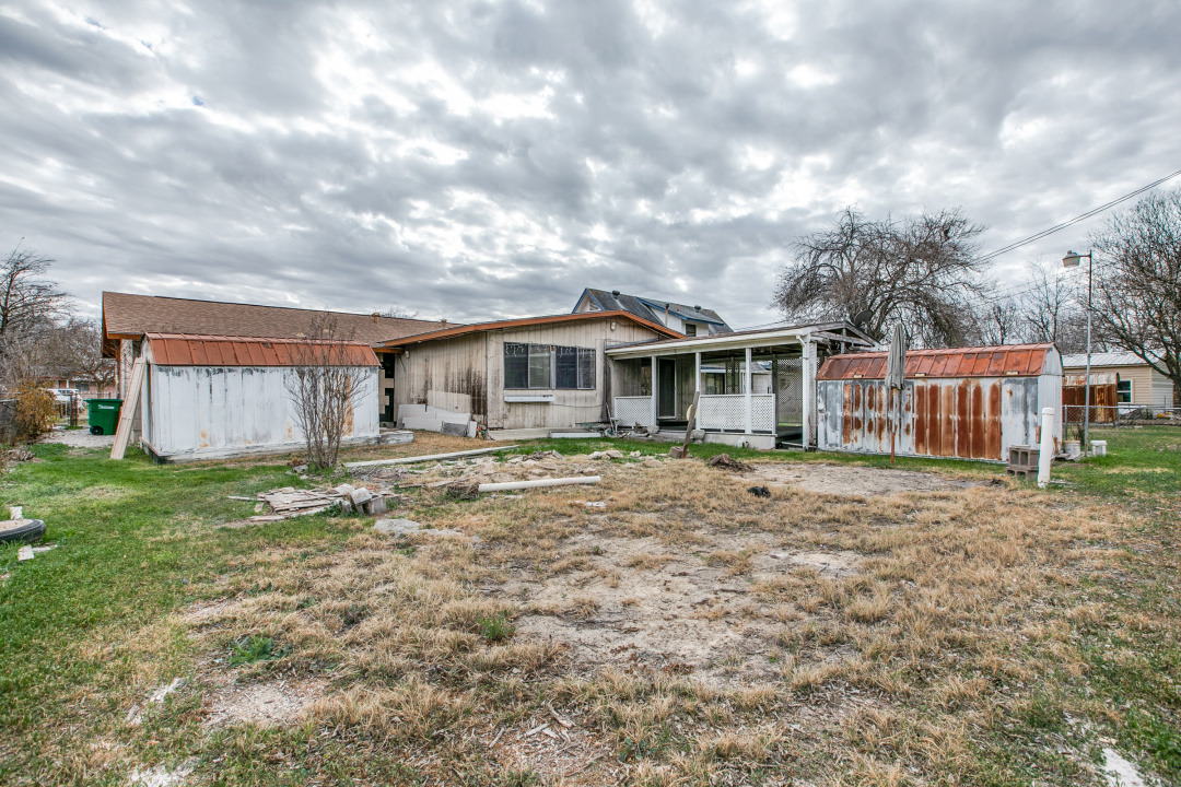 7823 Bronco Ln, San Antonio, TX 78227