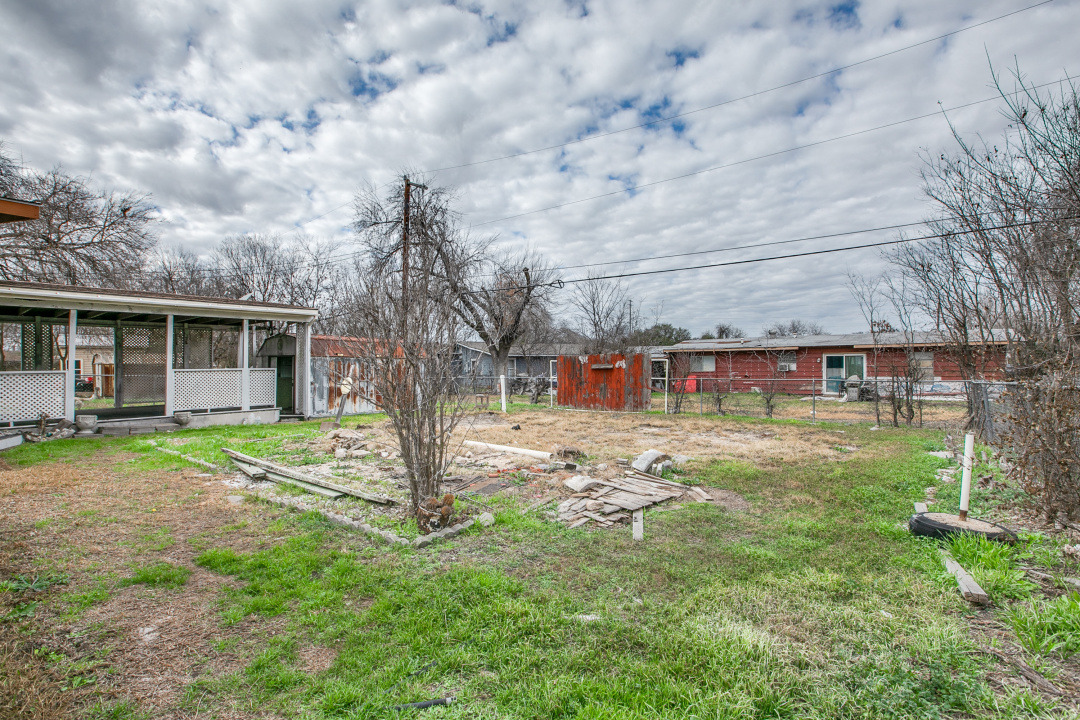 7823 Bronco Ln, San Antonio, TX 78227