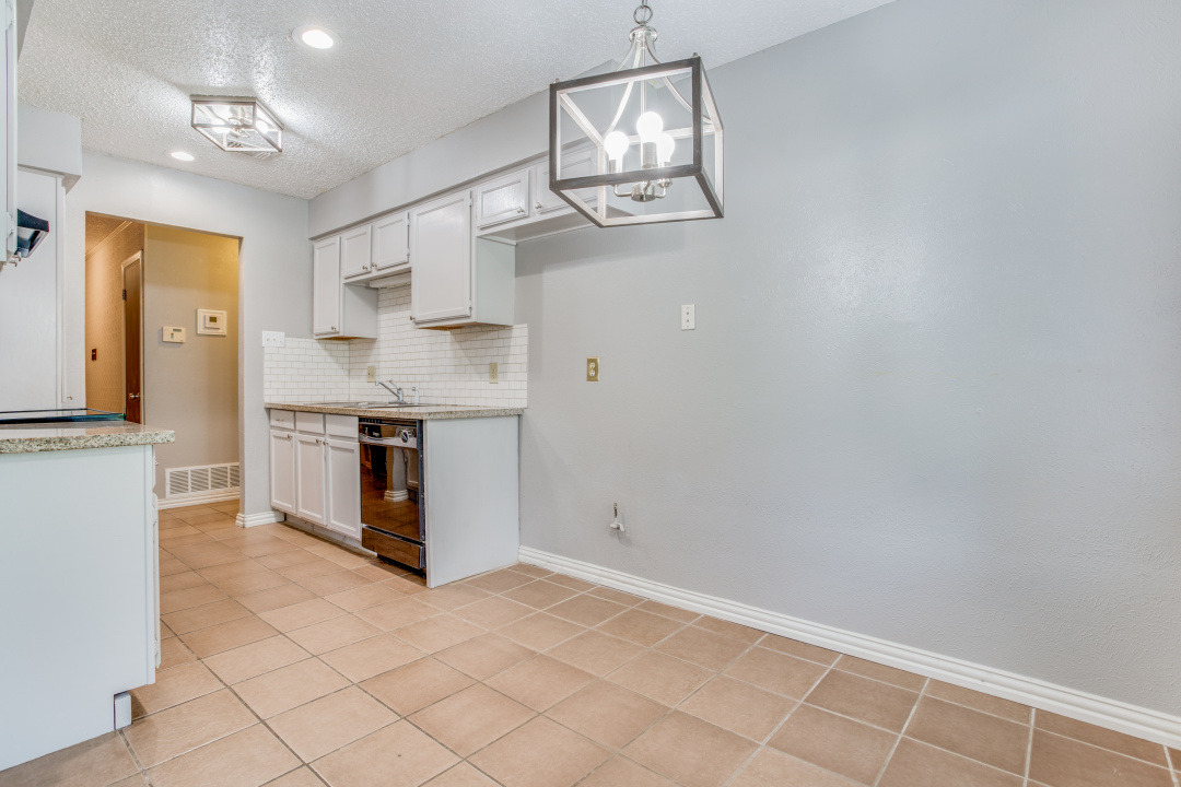 5808 Willow View Dr, Arlington, TX 76017