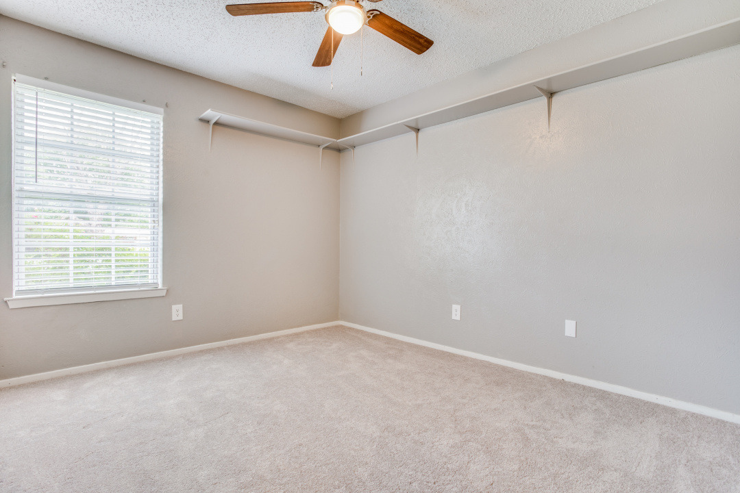 5808 Willow View Dr, Arlington, TX 76017