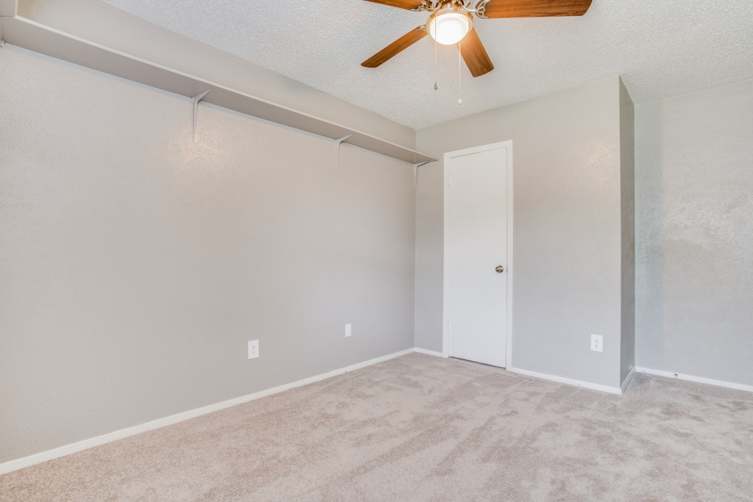 5808 Willow View Dr, Arlington, TX 76017