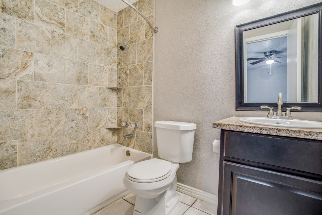 5808 Willow View Dr, Arlington, TX 76017