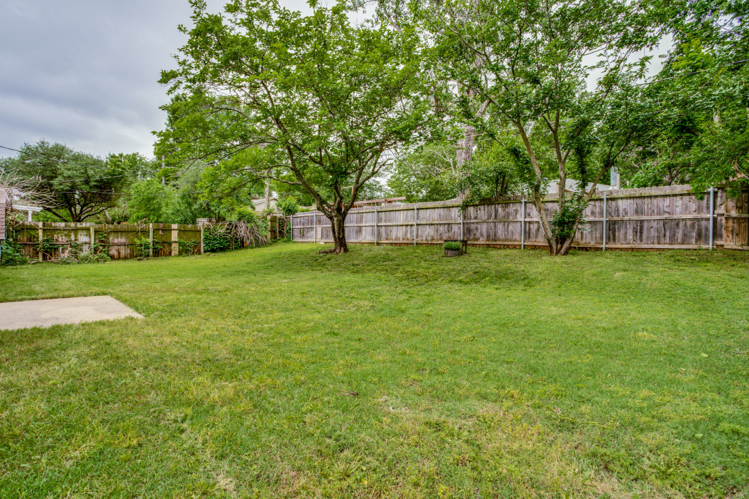 5808 Willow View Dr, Arlington, TX 76017