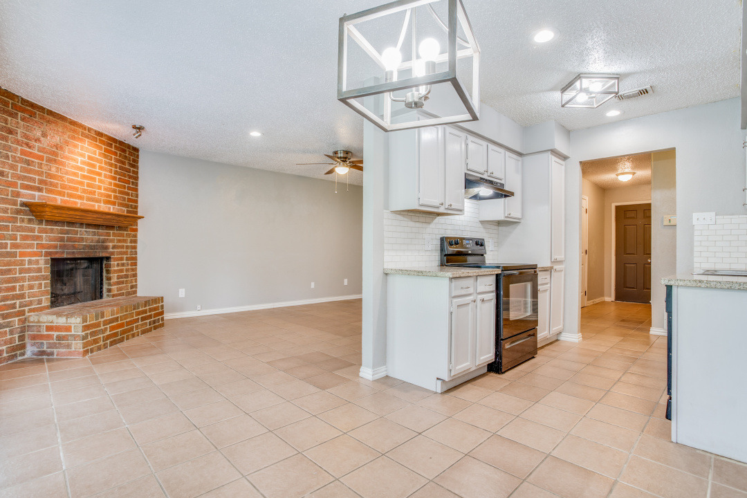 5808 Willow View Dr, Arlington, TX 76017