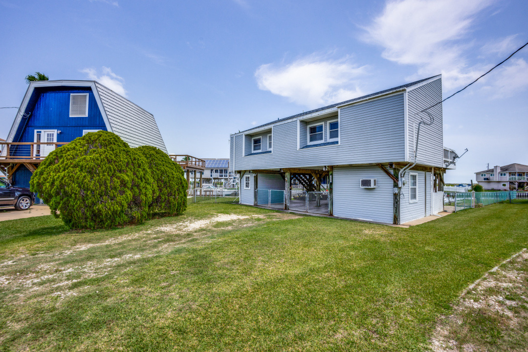 175 Sand Shoals Rd, Freeport, TX 77541