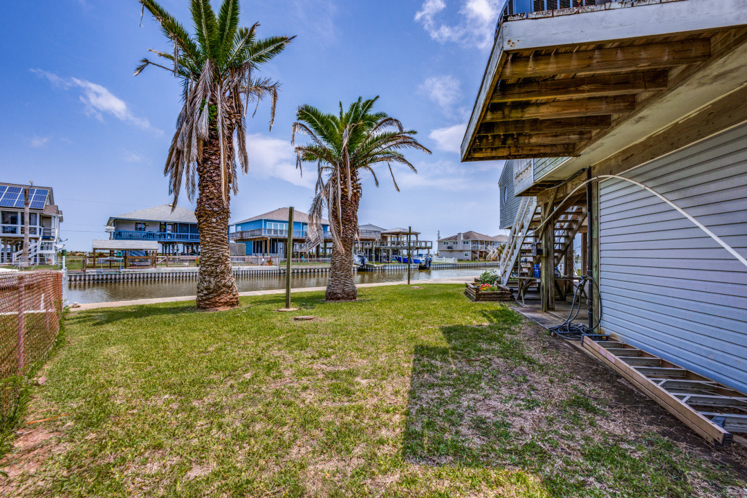 175 Sand Shoals Rd, Freeport, TX 77541