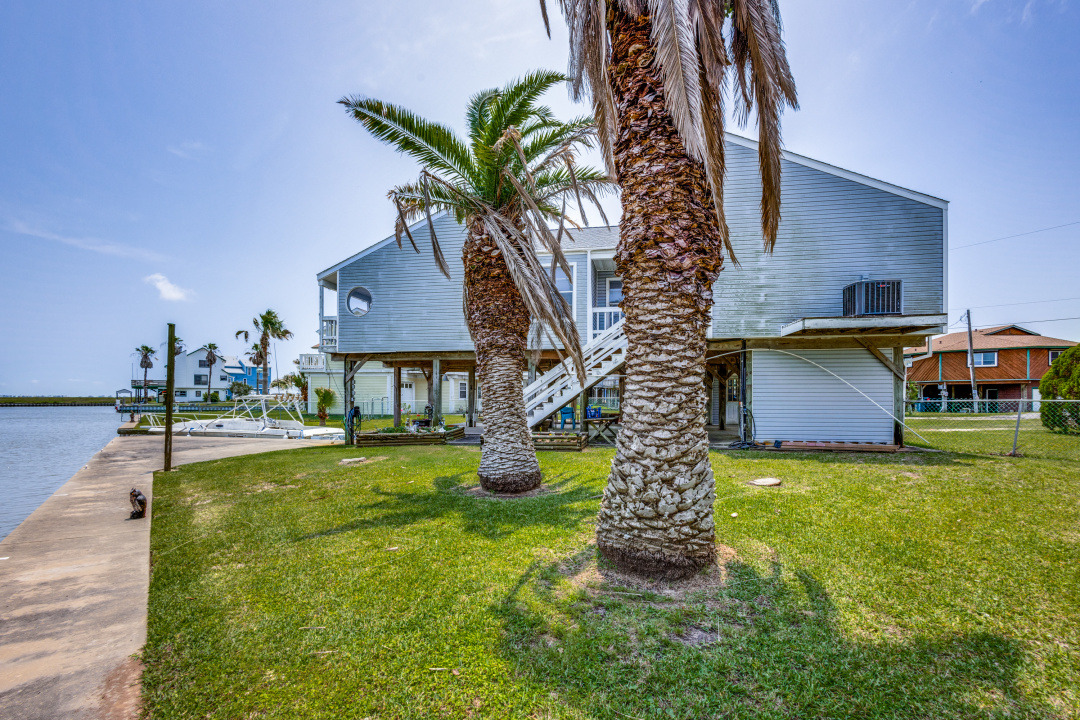 175 Sand Shoals Rd, Freeport, TX 77541