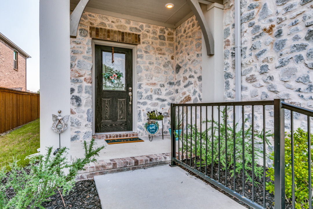 Home Photos Videos & 360° Map & Nearby Contact