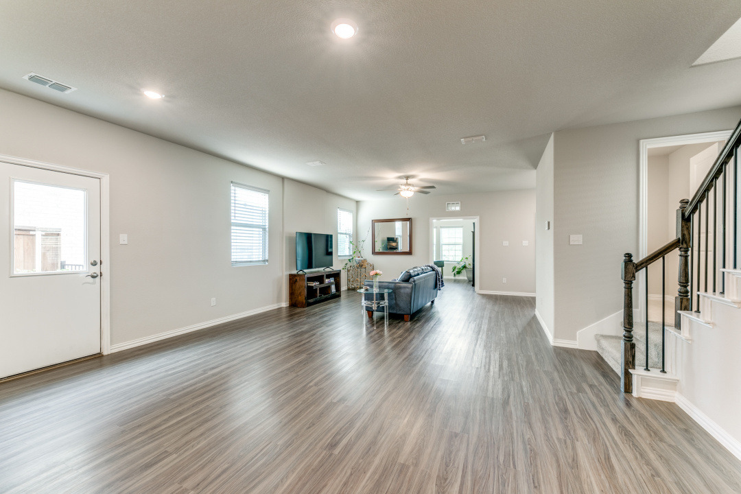 Home Photos Videos & 360° Map & Nearby Contact