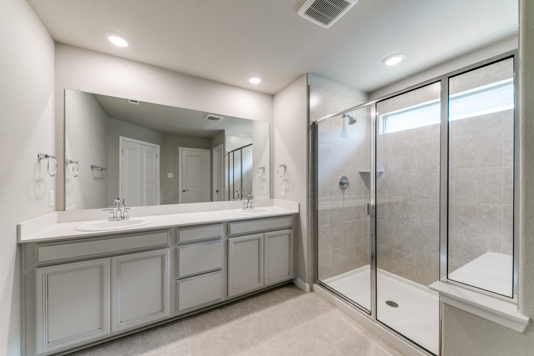 Home Photos Videos & 360° Map & Nearby Contact