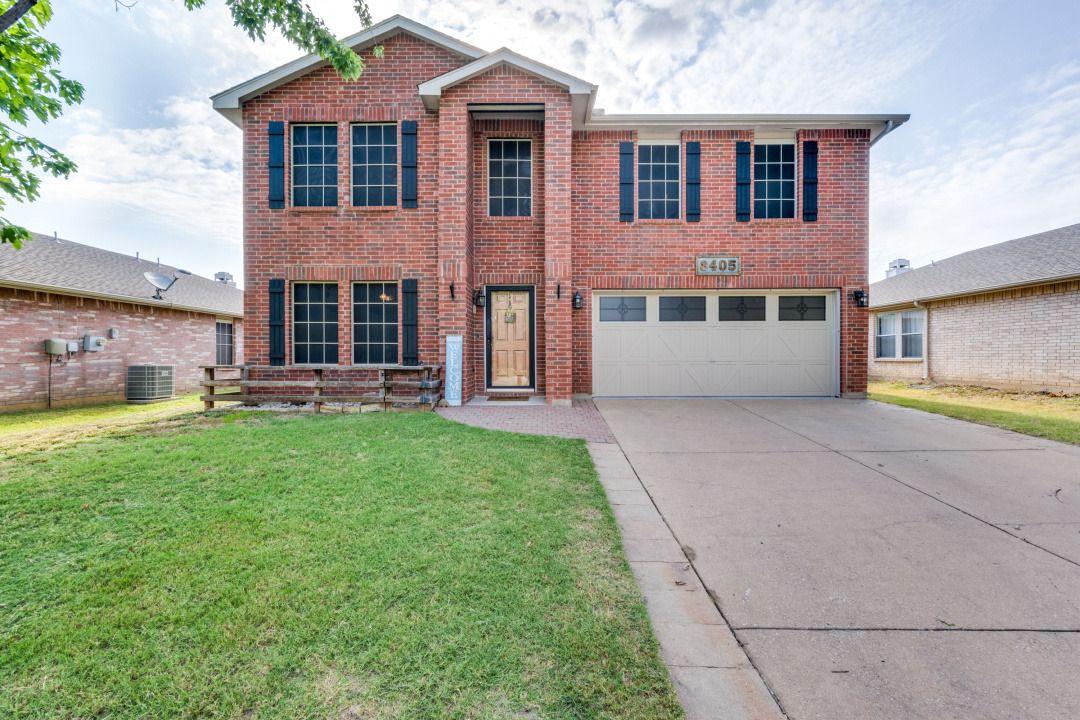 Home Photos Map & Nearby