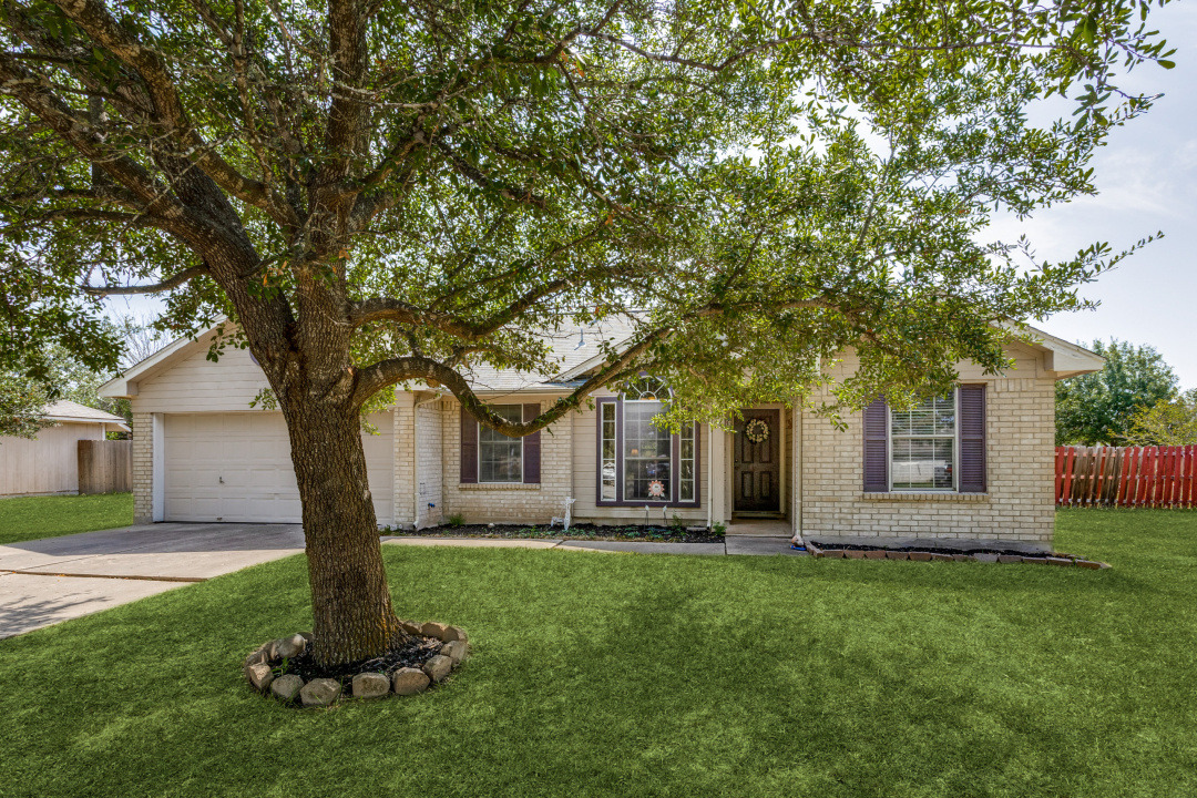 110 Quail Cir, Hutto, TX 78634
