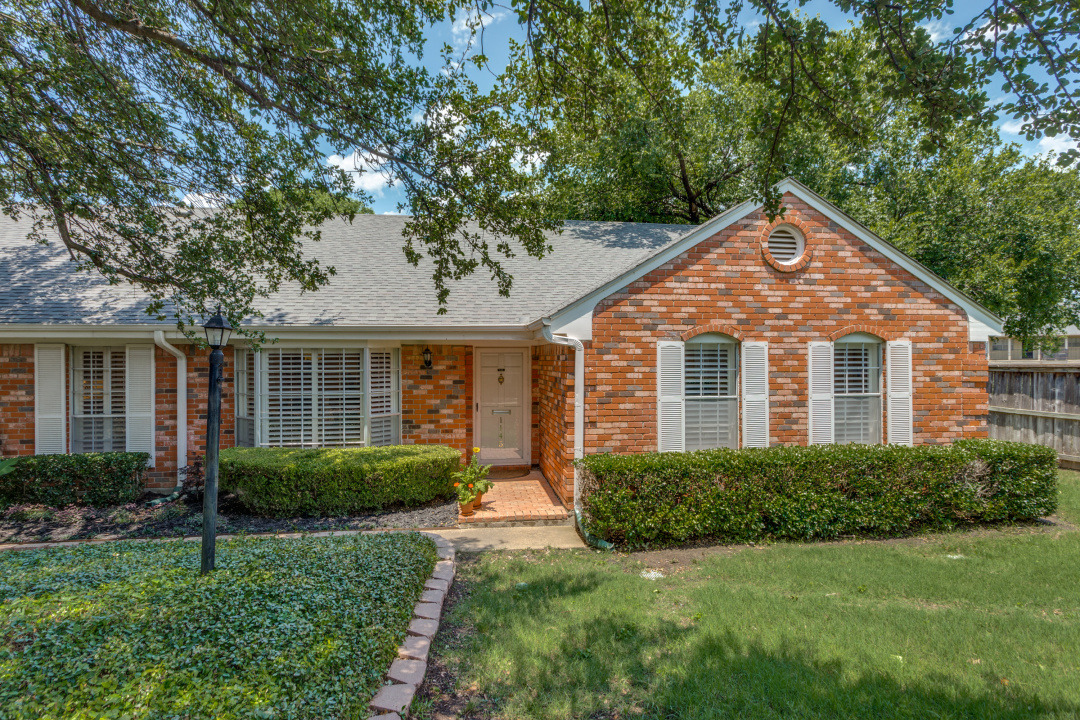 1145 Roaring Springs Rd, Fort Worth, TX 76114
