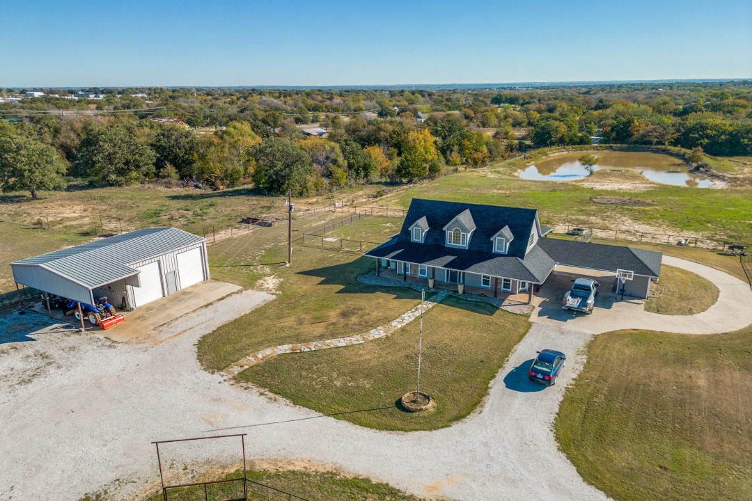 Home Photos Videos & 360° Map & Nearby Contact