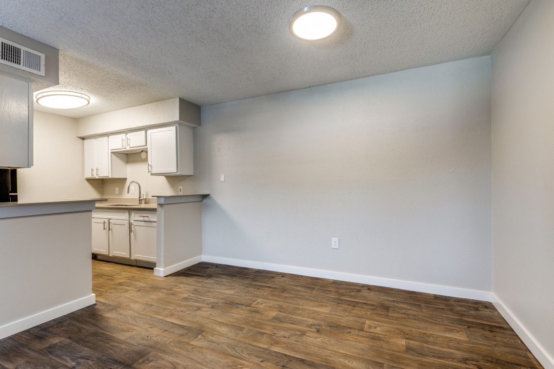 Photos Videos & 360° Map & Nearby Contact