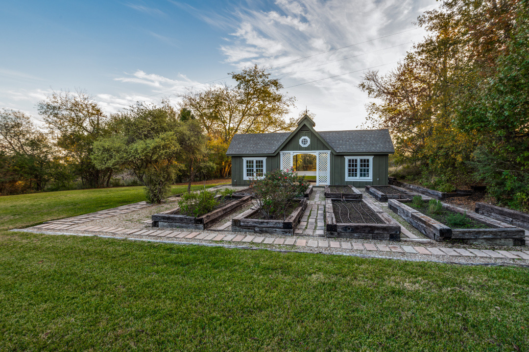 509 Emily Dr, Lakeside, TX 76108