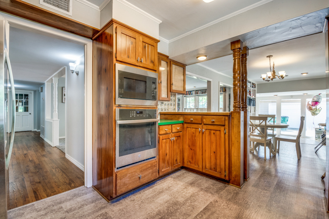 805 S Rusk St, Gainesville, TX 76240