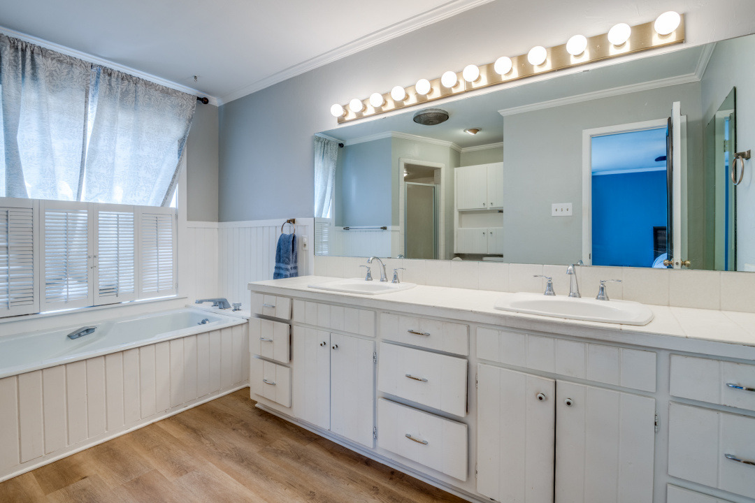 805 S Rusk St, Gainesville, TX 76240