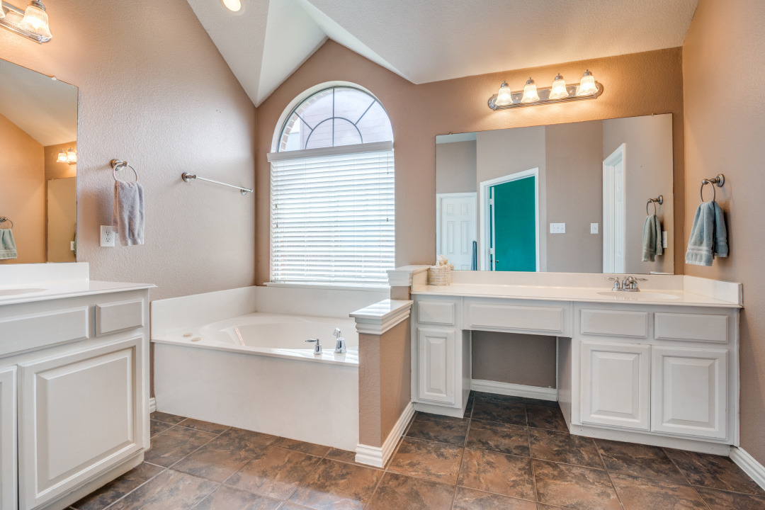 627 Louder Way, Fate, TX 75087