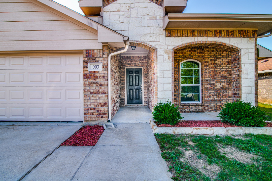 903 Ranch Rd, Dallas, TX 75253