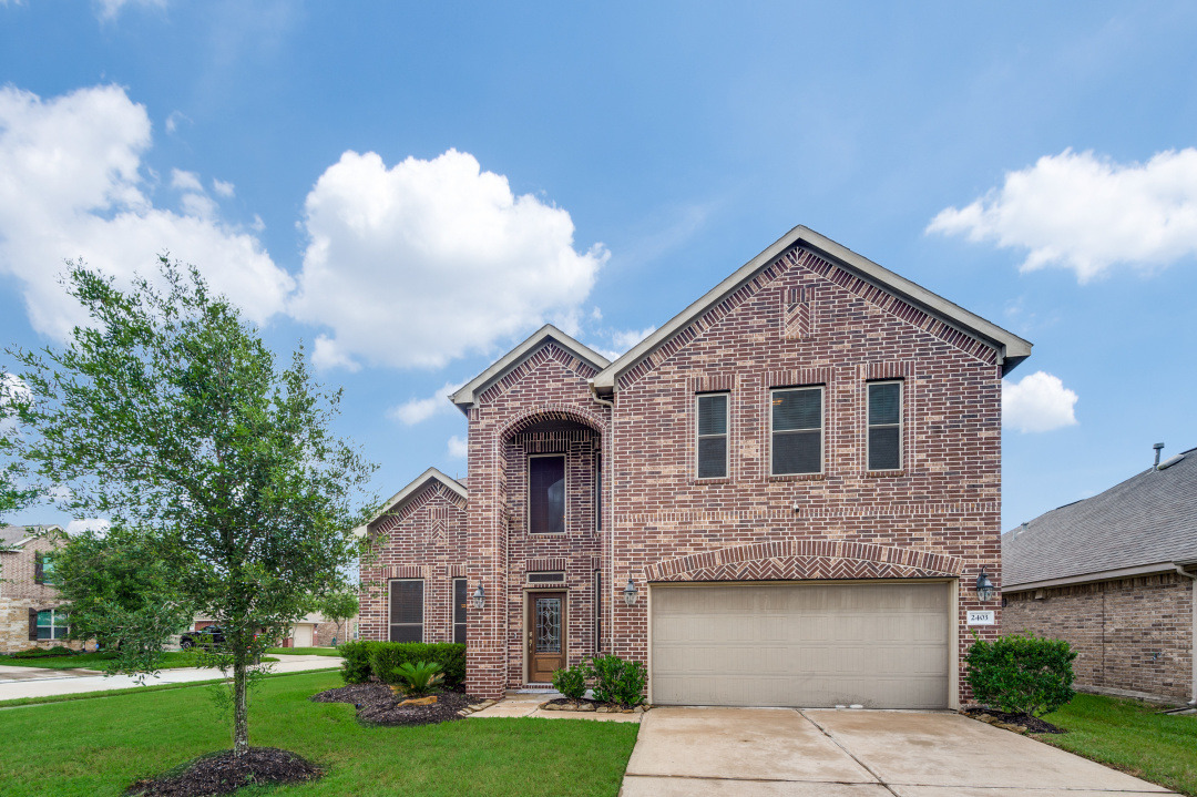 2403 Tall Sequoia Dr., Fresno, TX 77545