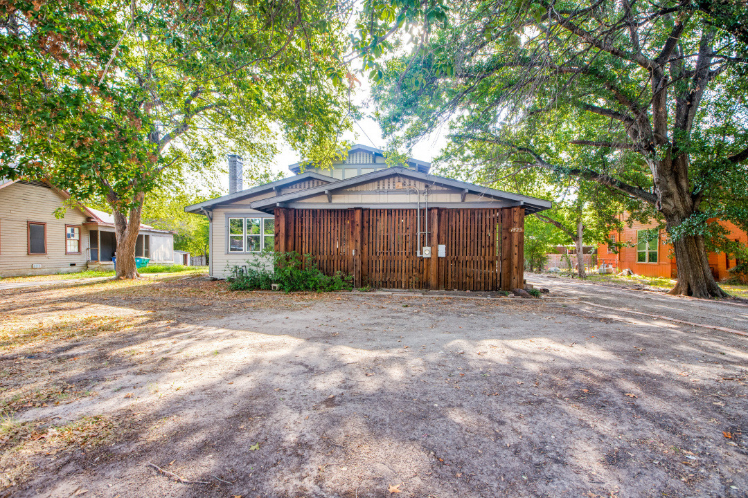 1825 Walnut St, Greenville, TX 75401