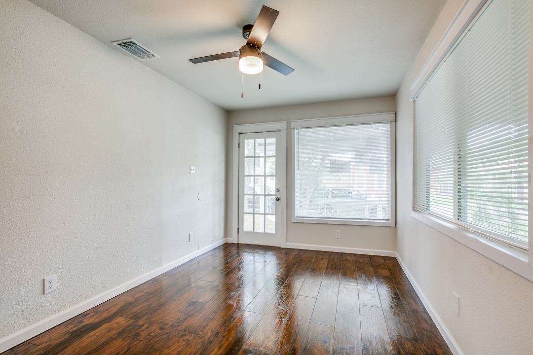 616 S San Dario Ave, San Antonio, TX 78237