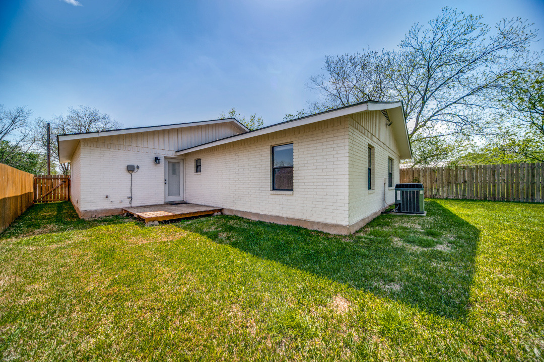 704 Bell Street, Fredericksburg, TX 78624