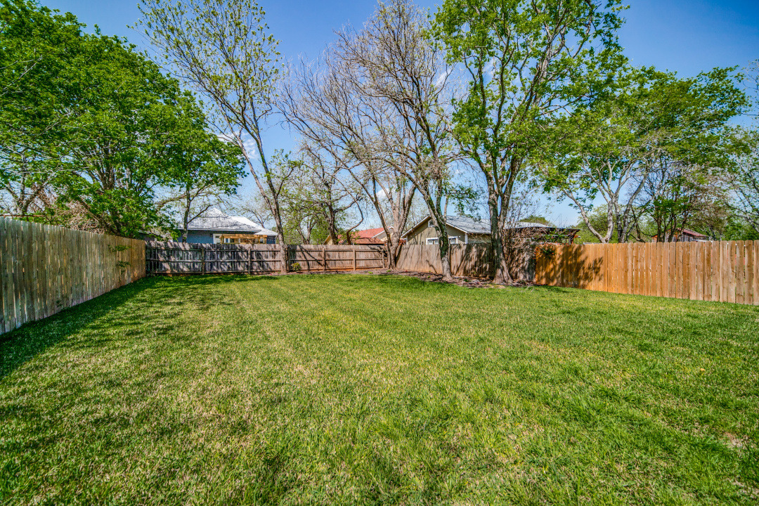 704 Bell Street, Fredericksburg, TX 78624