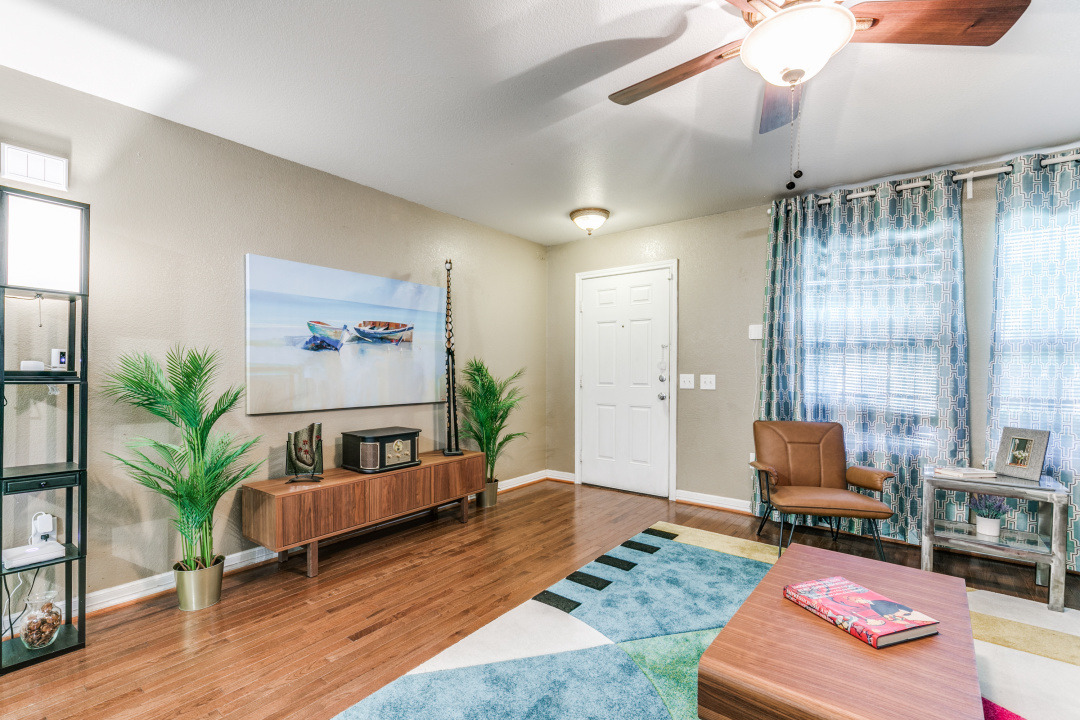 2230 Upcreek Ct, Dallas, TX 75253