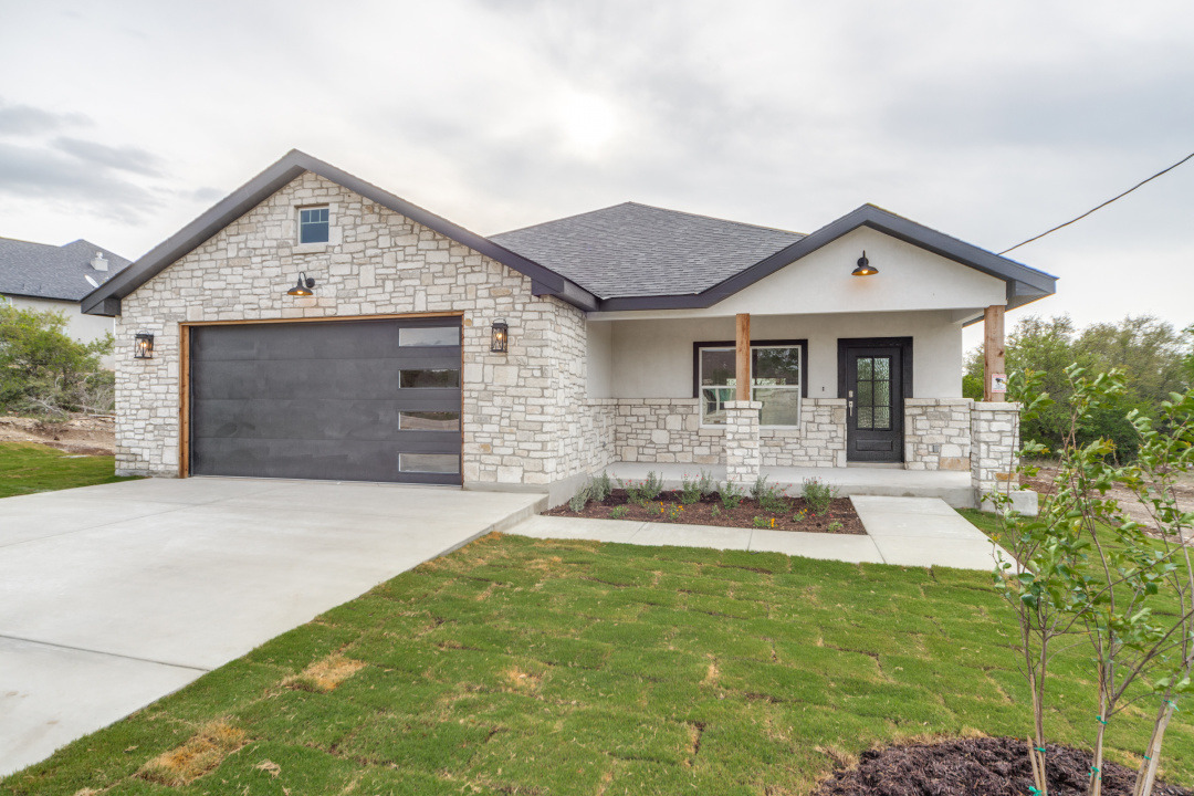 105 Ephram McLane, Blanco, TX 78606