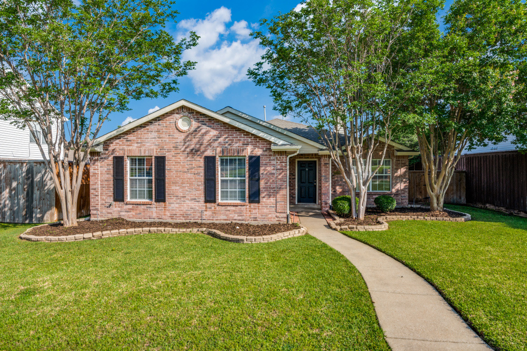 2039 Diamond Ridge Dr, Carrollton, TX 75010