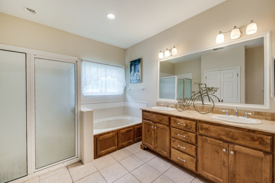 8646 Noble Lark Dr, Boerne, TX 78015