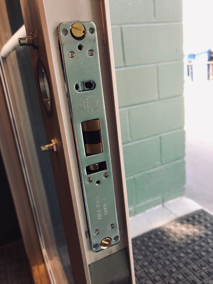 Adams Rite 4510 Standard Duty Economy Deadlatch w/ plain faceplate