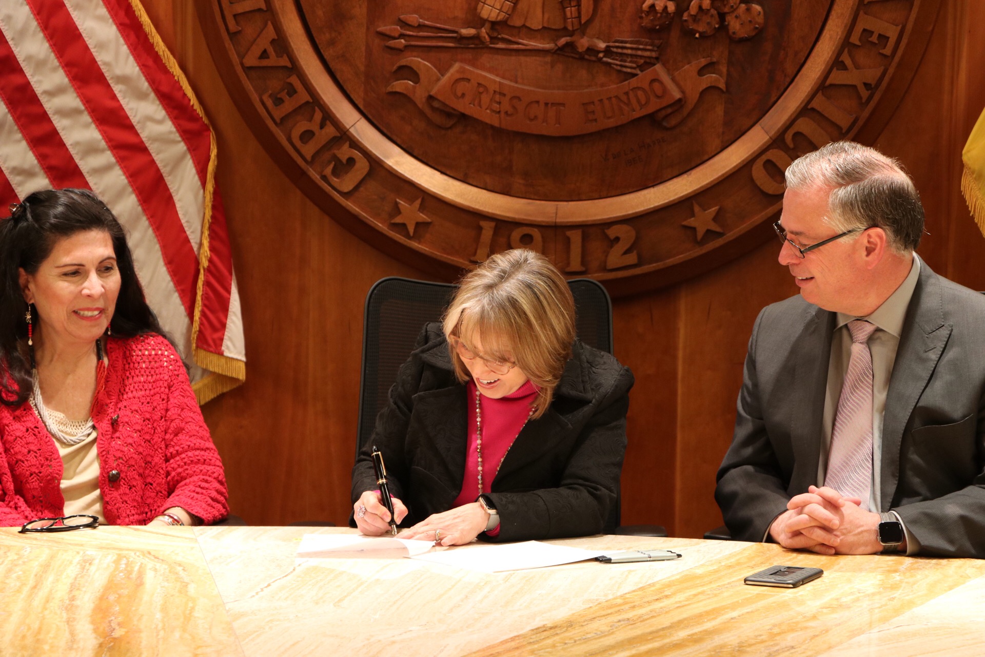 Gov. signs same-day voter registration bill | The NM Political Report