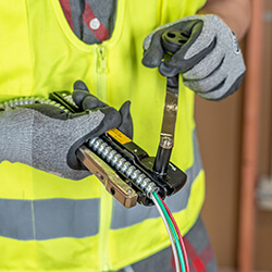 53725 - Klein Tools 53725 - Armored and BX Cable Cutter