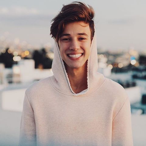 Cameron Dallas- Clara e Julia Abdo timeline | Timetoast timelines