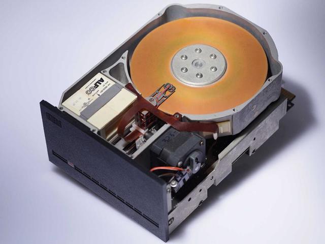 Historia de los discos duros. timeline | Timetoast timelines