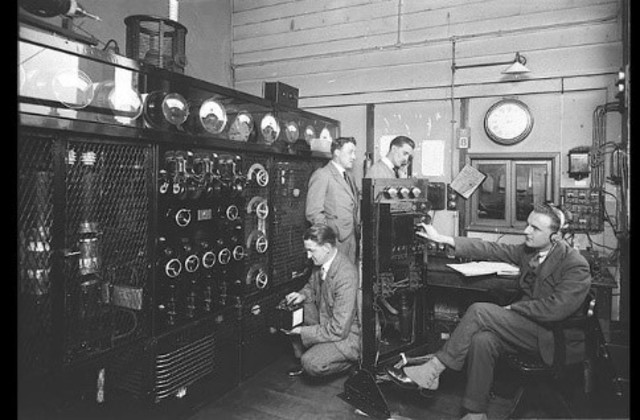 HISTORIA DE LAS TIC timeline | Timetoast timelines