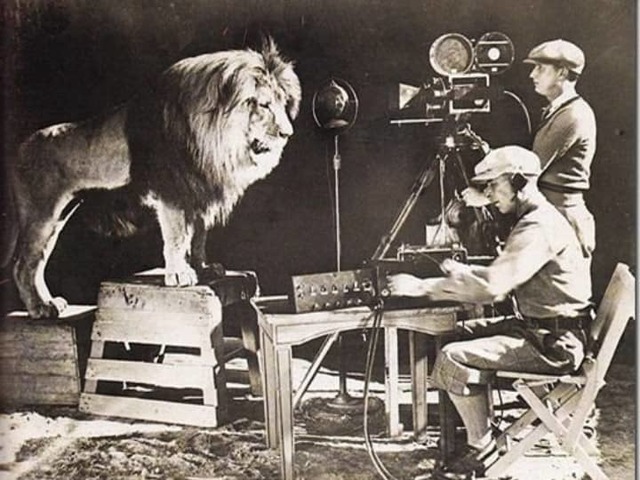 THE EVOLUTION OF TRADITIONAL TO NEW MEDIA timeline | Timetoast